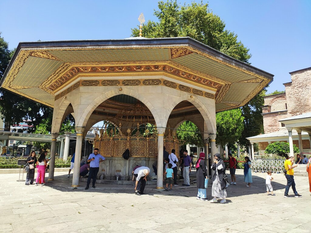 Anıt levhası, anıt taş Şehzadeler Türbesi, İstanbul, foto