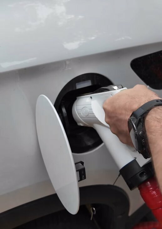 Elektrikli oto şarj istasyonları Arilan Energy, Almatı, foto