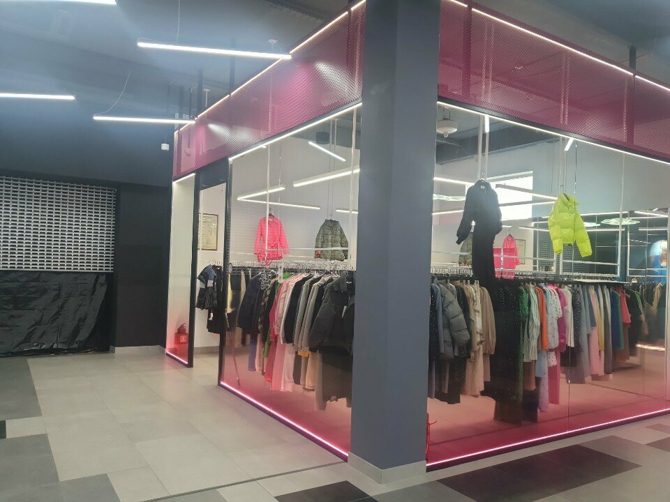 Giyim mağazası Izzi, Novosibirsk, foto