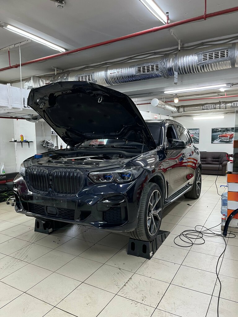 Araç camlarının renklendirilmesi Lumar centre, Moskova, foto