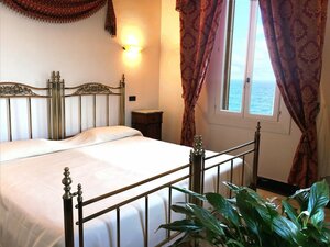 Villa Las Tronas Hotel & SPA (Lungomare Valencia No:1, Alghero), otel  Sardunya'dan