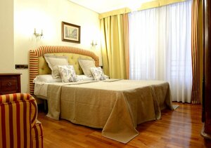 Hostal Arriazu (Pamplona), otel  Pamplona'dan