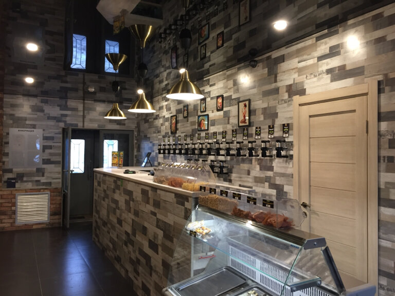 Bira dükkanı MoRe пенного, Kostroma, foto