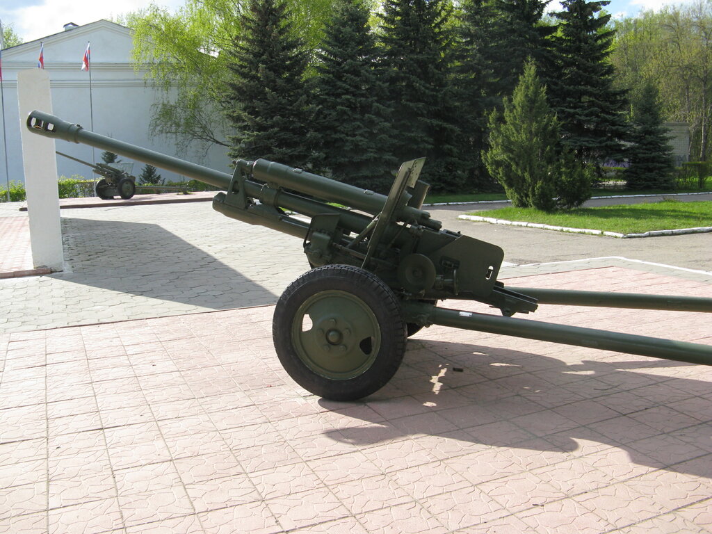 Teknoloji anıtı 76-мм дивизионная пушка ЗиС-3 образца 1942 г., Arzamas, foto