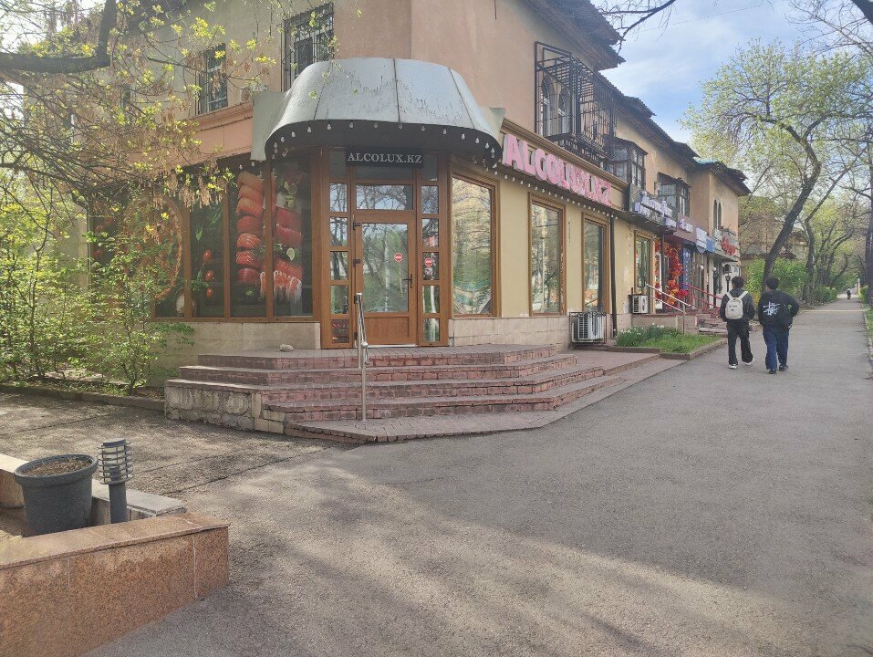 Alkollü içecekler Alcolux, Almatı, foto