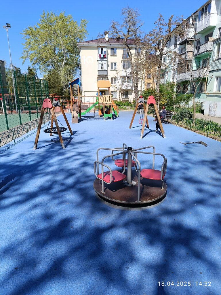 Spor alanı Футбольное поле, Kerç, foto