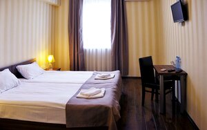 Hotel Athletics (Akaki Tsereteli Avenue No:95A), otel  Tiflis'ten