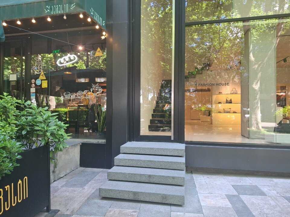 Giyim mağazası Fashion House Tbilisi, Tiflis, foto