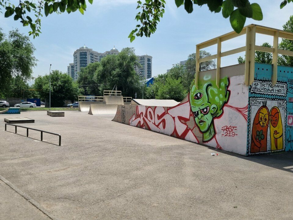 Kaykay parkı Skate Park, Almatı, foto