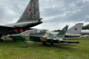 Самолëт Як-130Д (Moscow Region, Shchyolkovo Urban District, posyolok gorodskogo tipa Monino), teknoloji anıtı  Moskova ve Moskovskaya oblastından