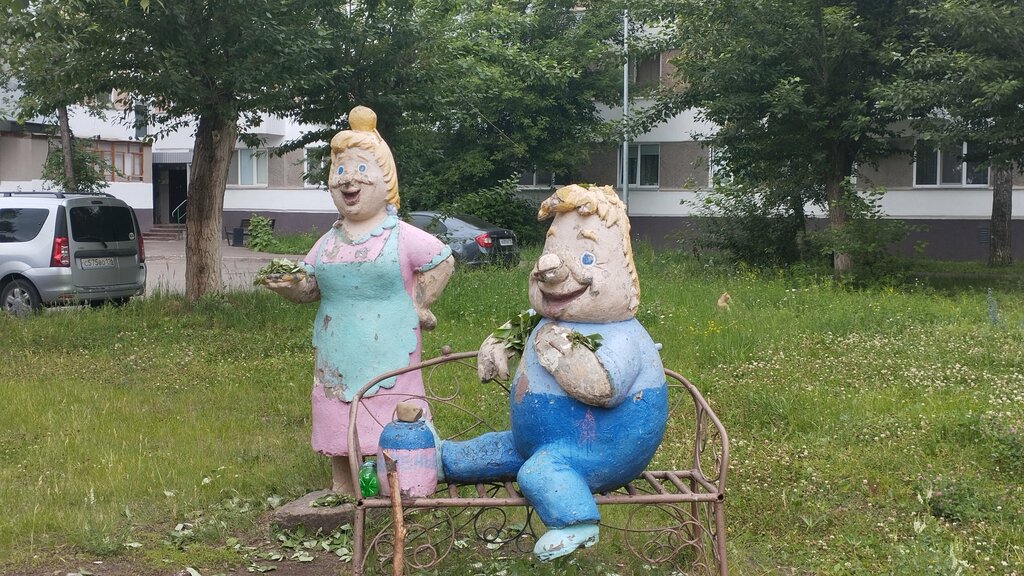 Park, sokak heykeli Карлсон, Малыш, Фрекен Бок, Naberejniye Çelny (Yar Çallı), foto