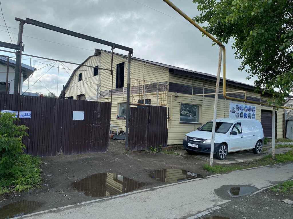 Çıkma yedek parça At Slava's, Yekaterinburg, foto