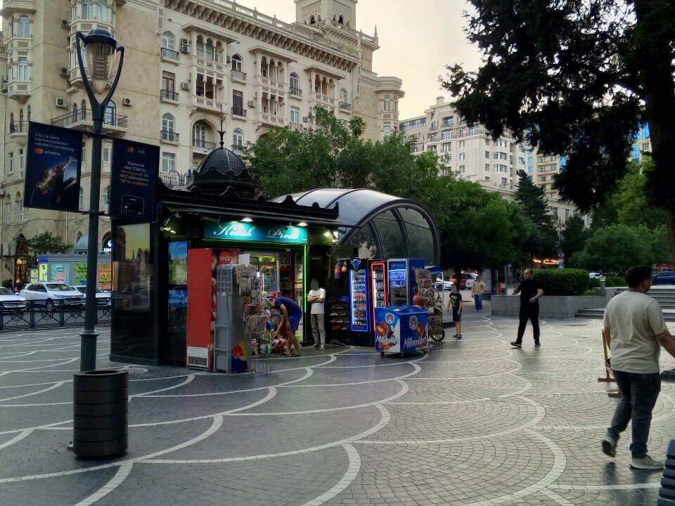 Gazete bayi Kösk, Bakü, foto
