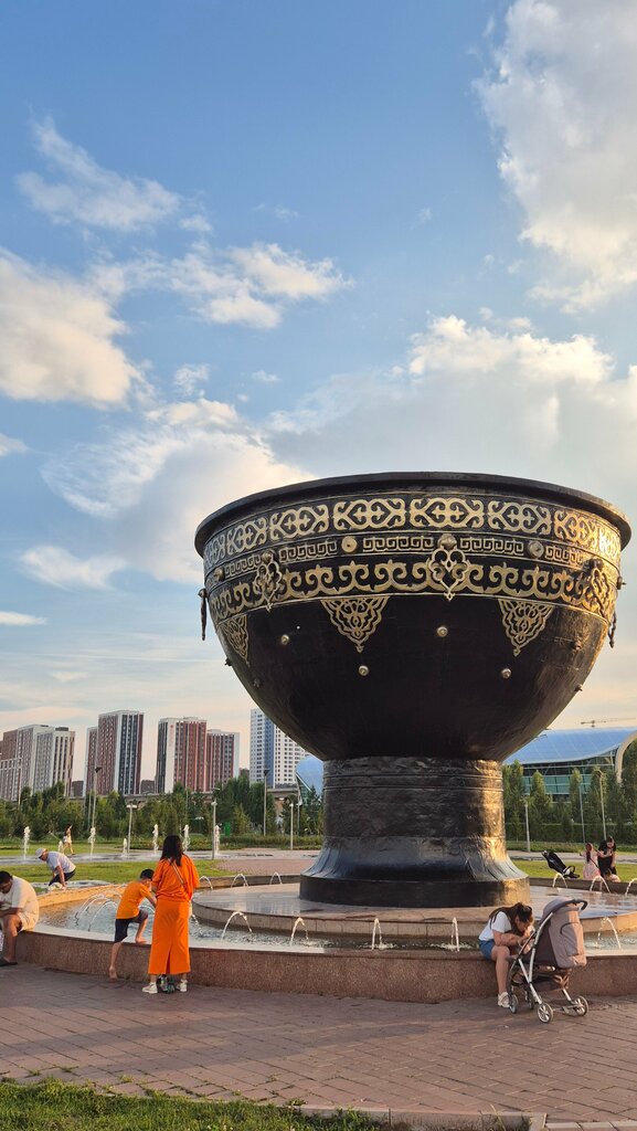 Çeşme Taykazan Fountain, Astana, foto