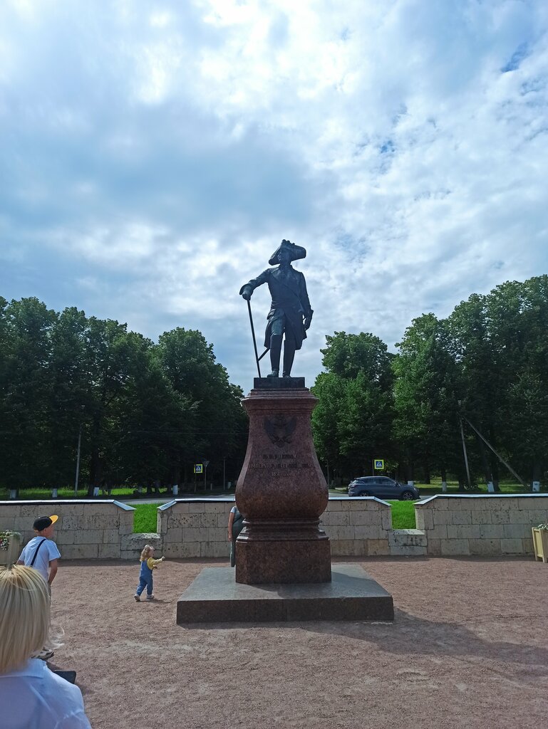 Turistik yerler Солнечные часы, Gatchina, foto