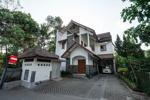 Oyo 1778 Omah Duwet (Yogyakarta, Sleman Regency), otel  Dünya'dan