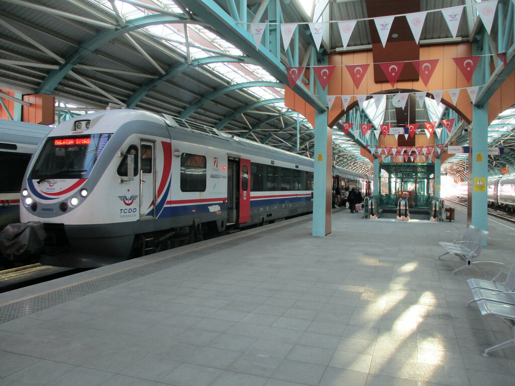 Tren garları TCDD Sivas Tren Garı, Sivas, foto