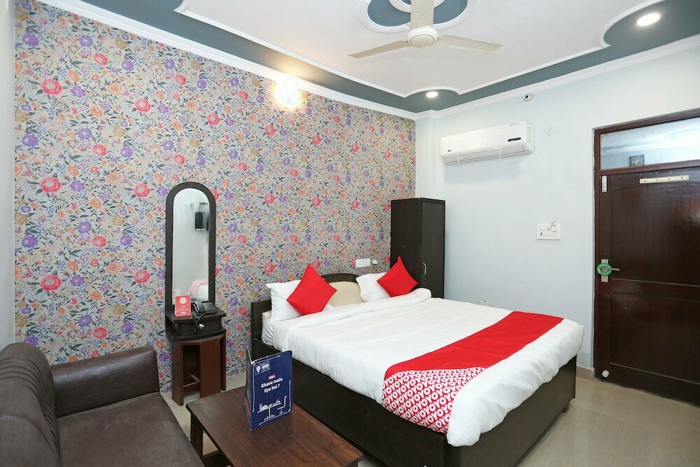 Otel Oyo 27864 Hotel Samrat, , foto