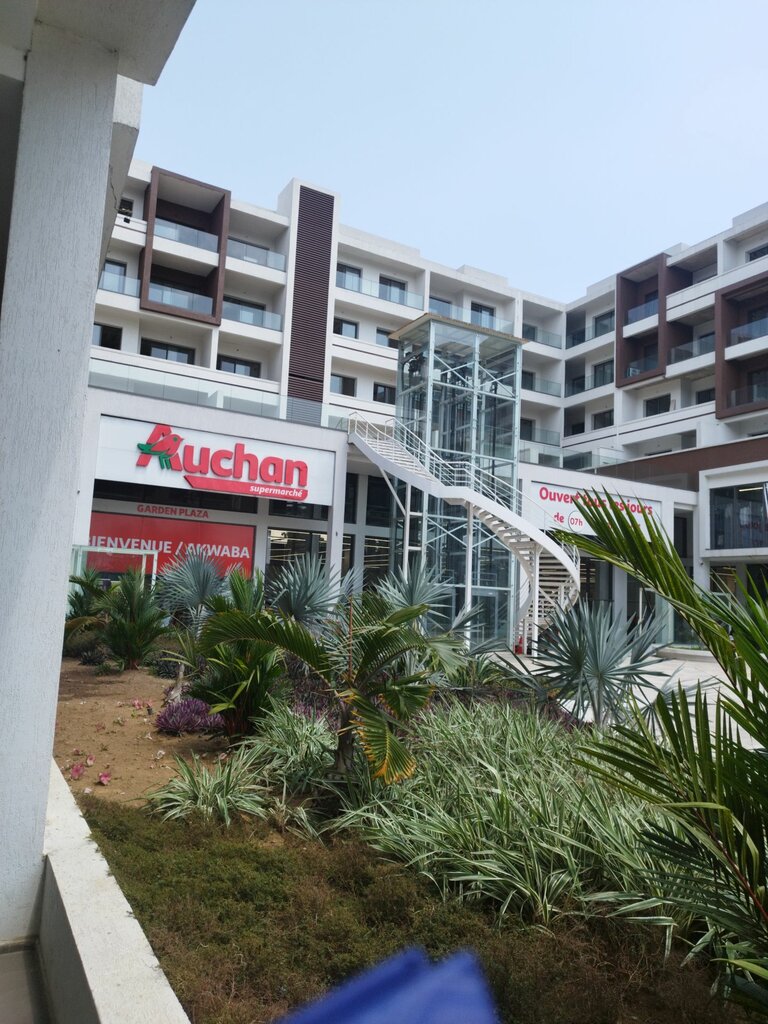 Süpermarket Auchan Garden Plaza, Abican, foto