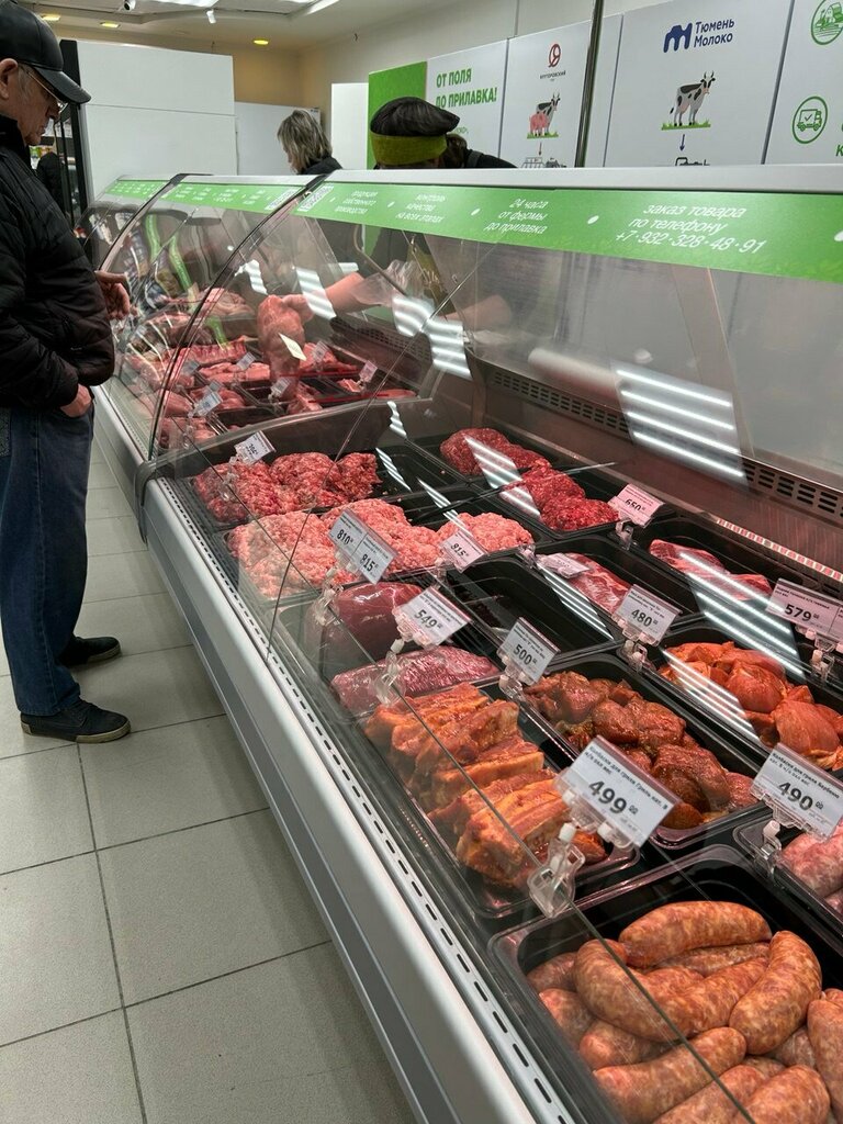 Kasap, şarküteri Sel'skij Dvorik, Tiumen, foto