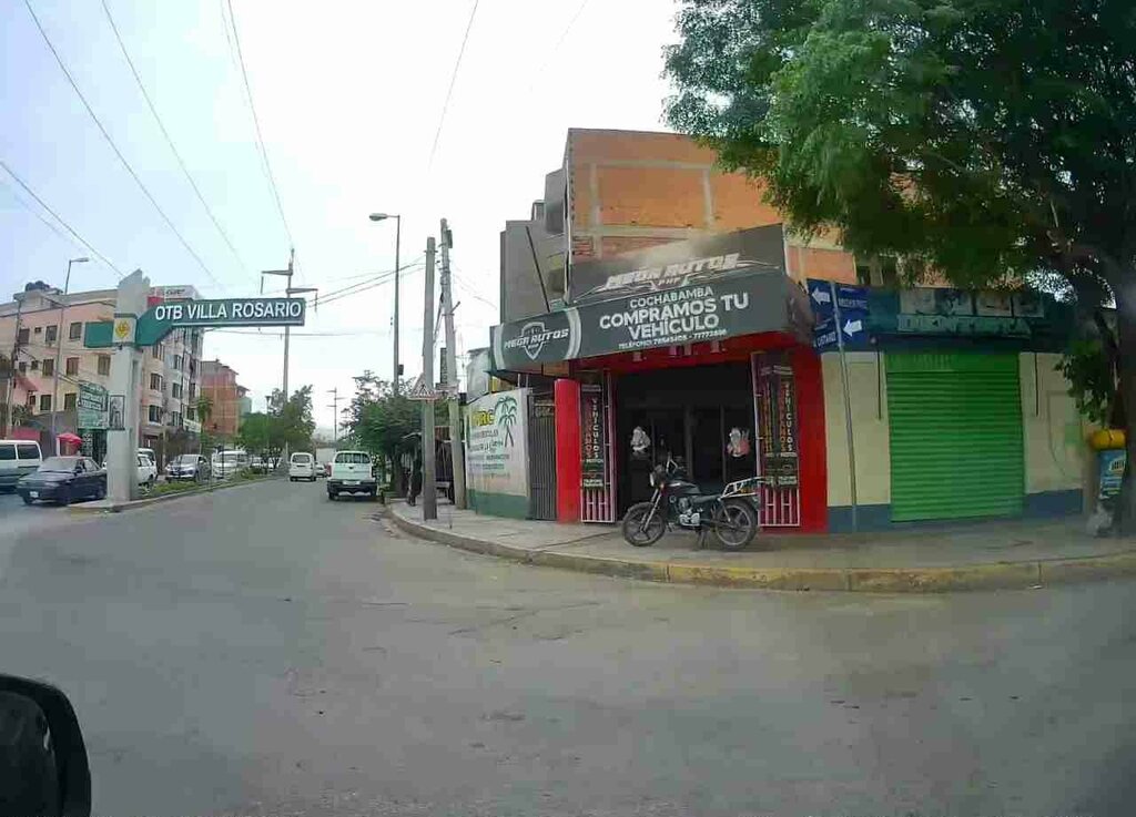 Mini-market Mega Autos P. H. P., Cochabamba, foto