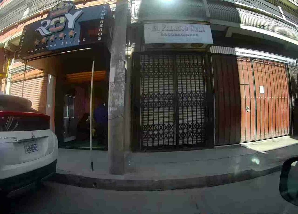 Giyim mağazası Roy Hats Innovating Style, El Alto, foto