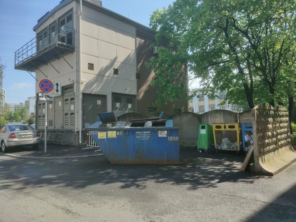 Ayrı çöp toplama noktası Петро-васт, Saint‑Petersburg, foto