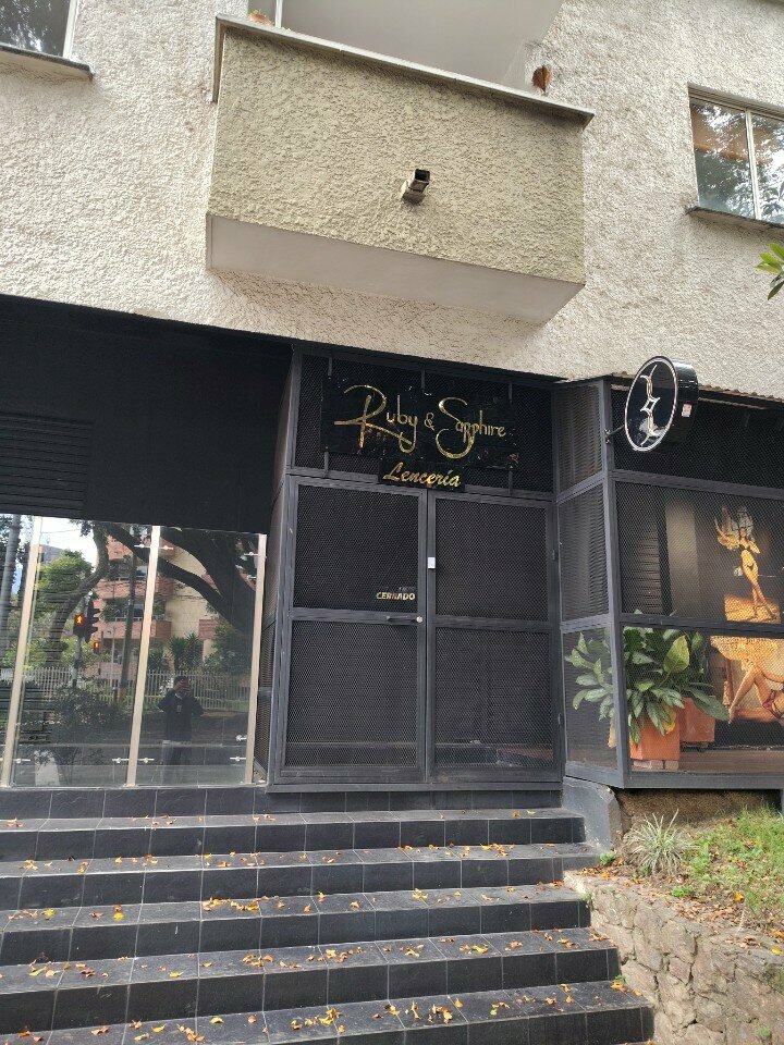 Dış giyim mağazası Ruby & Sapphire, Medellin, foto