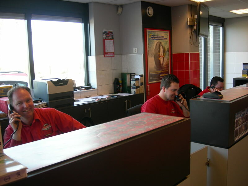 Jant ve lastikçiler Essen Bv Bandenservice Sloperij Accu's Van, Gelderland, foto