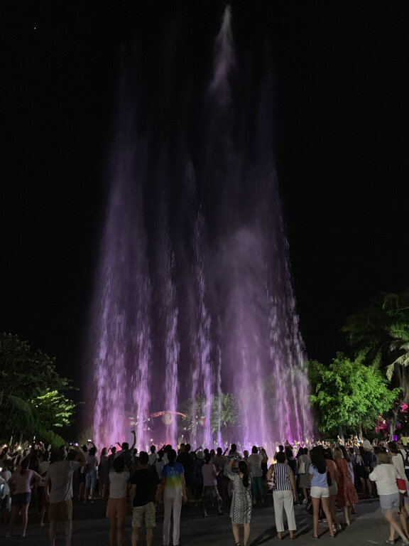 Çeşme Поющий фонтан на площади Дадунхай, Sanya, foto