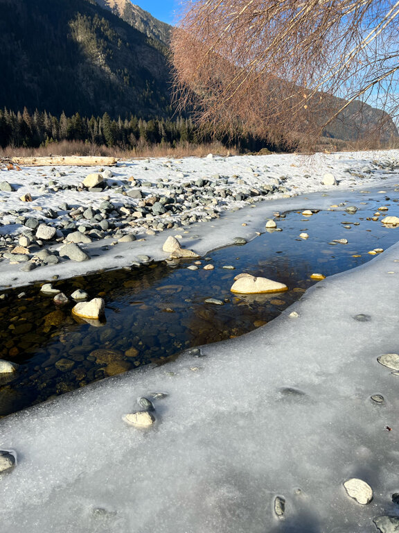 Pınar, çay Spring, stream, Karaçay‑Çerkez Cumhuriyeti, foto