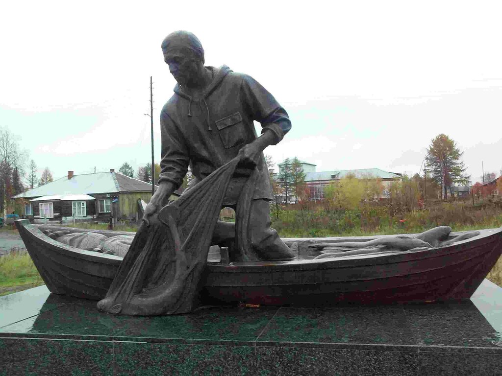 Park, sokak heykeli Рыбак, Krasnoyarski krayı, foto