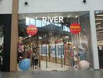 River (Kaliningrad Region, Guryevskiy munitsipalny okrug, Primorskoye koltso, 2), şapka satan mağazalar  Kaliningradskaya oblastından