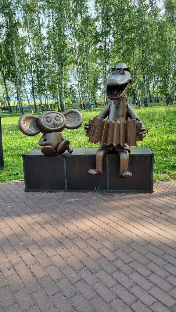 Park, sokak heykeli Чебурашка и крокодил Гена, Alabuğa, foto