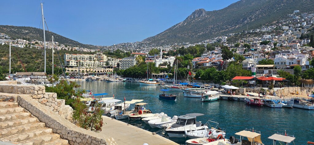 Emlak ofisi Kalkan Limanı, Kaş, foto