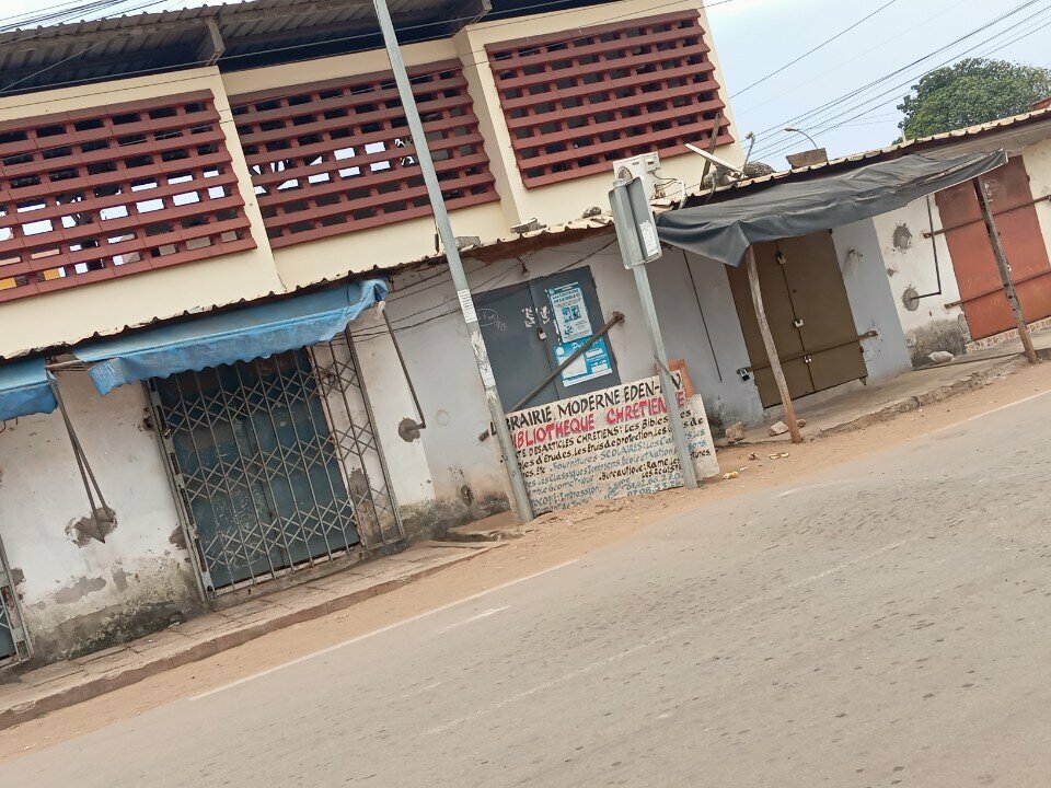 Kitap mağazaları Modern Bookstore Eden-levi, Abican, foto