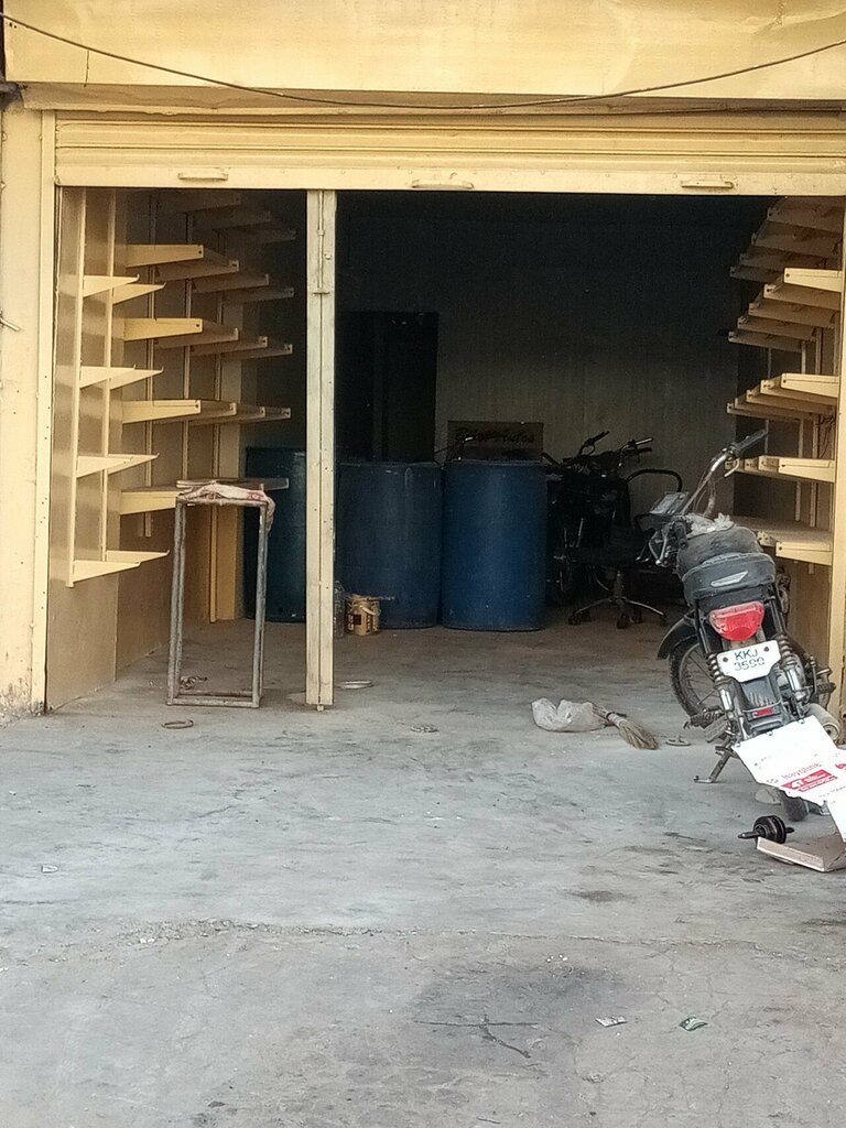 Yağlama ürünleri Jamal oil traders, Karaçi, foto