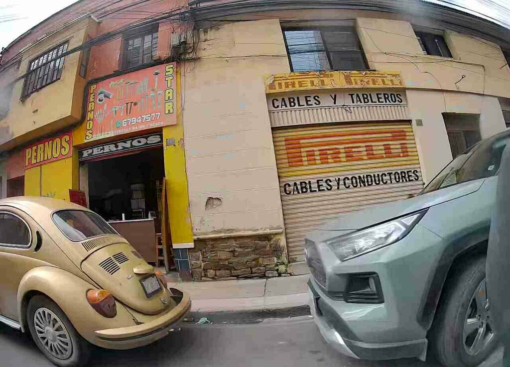 Motosiklet yedek parçaları Firelli, Cochabamba, foto