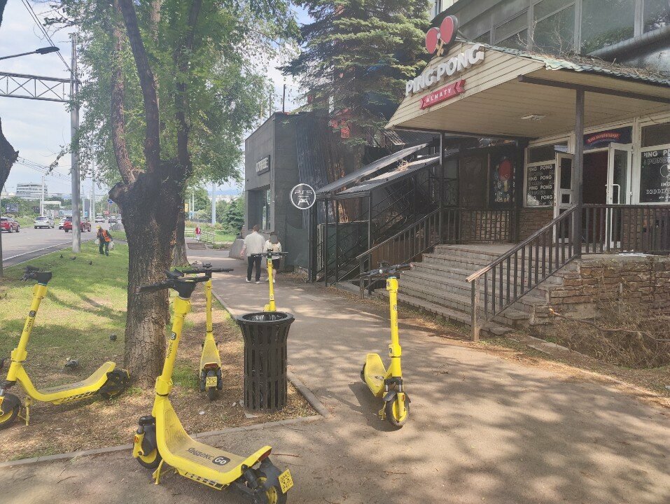 Parsel otomatı Kaspi Postomat, Almatı, foto