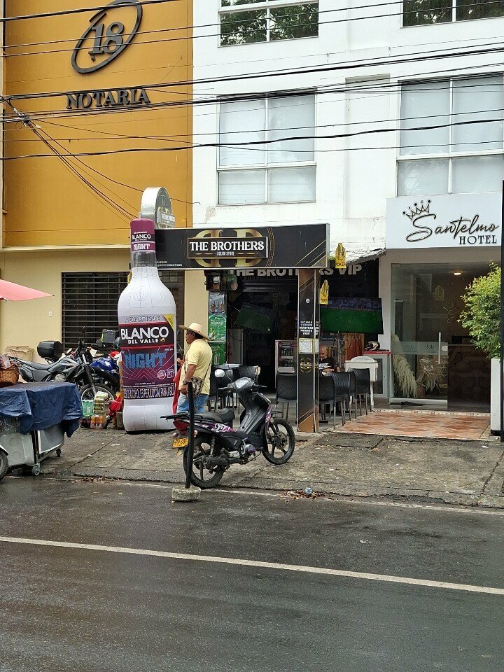 Bar The Brothers DyD, Cali, foto