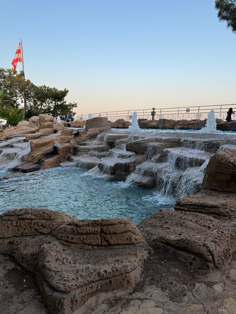 Anıt, heykel Atatürk Maskı, Antalya, foto