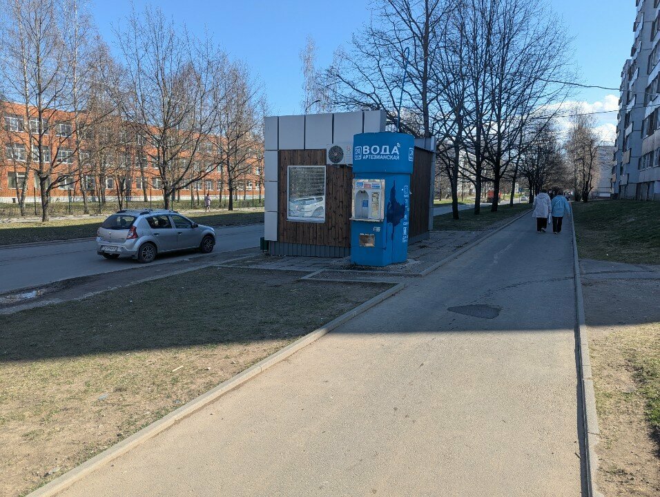 Su satışı Artesian water, Pskov, foto
