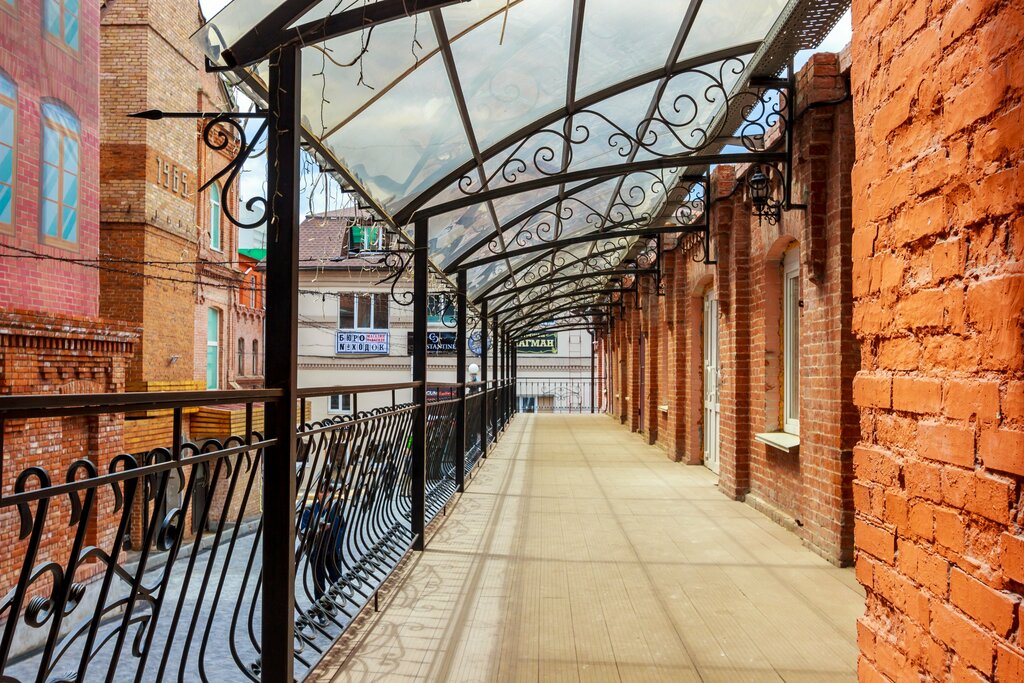 Turistik yerler Старый дворик ГУМа, Vladivostok, foto