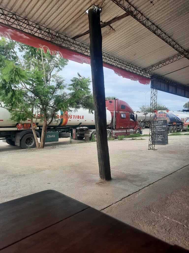 Petrol ve gaz firması Guillermo Elder Bell Refinery, Santa‑Krus, foto