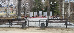 Победа (Khanty-Mansi Autonomous Area, Oktyabrskiy rayon, posyolok Karymkary, Komsomolskaya ulitsa), anıt, heykel  Hantı‑Mansi Özerk Okrugu'ndan