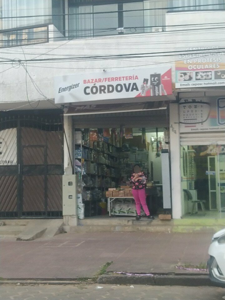 Ev temizlik ürünleri Bazar/ferretería cordova, Santa‑Krus, foto