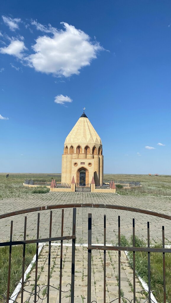 Turistik yerler Mausoleum of Keiki Batyr, Kostanay eyaleti, foto