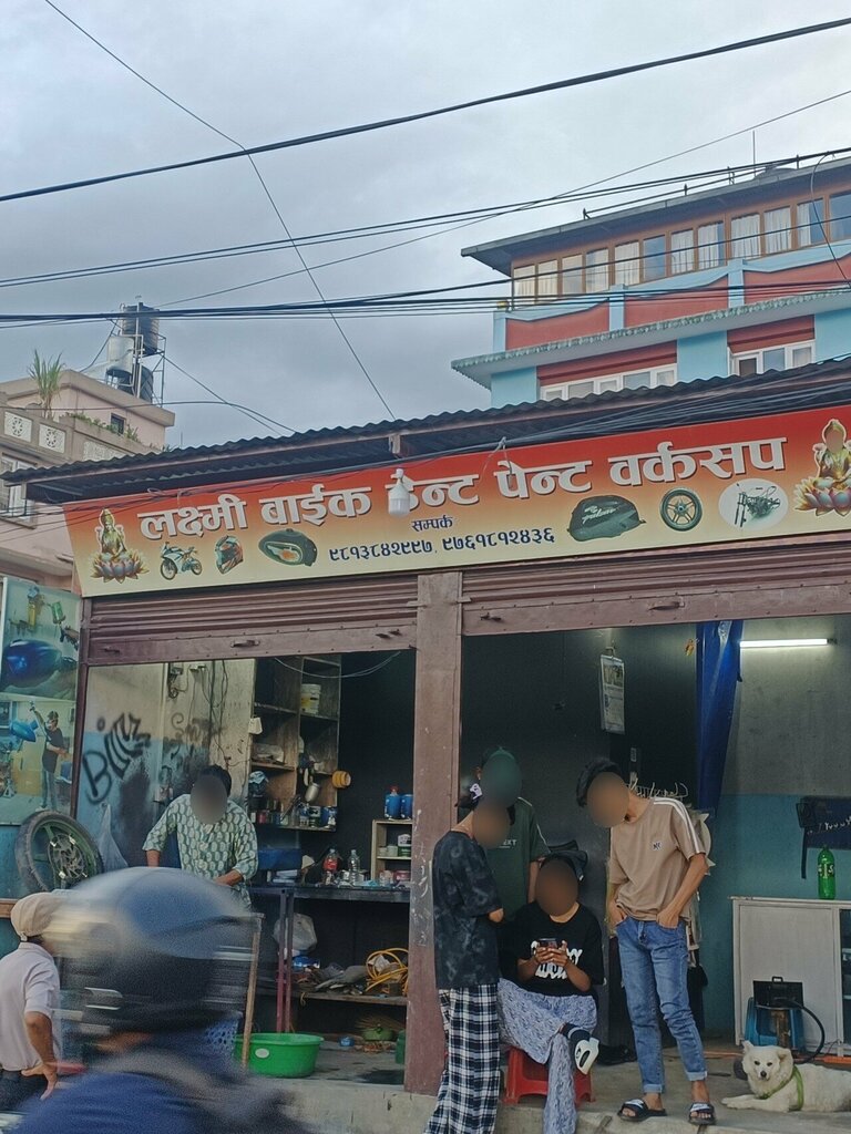 Otomobil yedek parçaları Laxmi bike dent paint workshop, Katmandu, foto