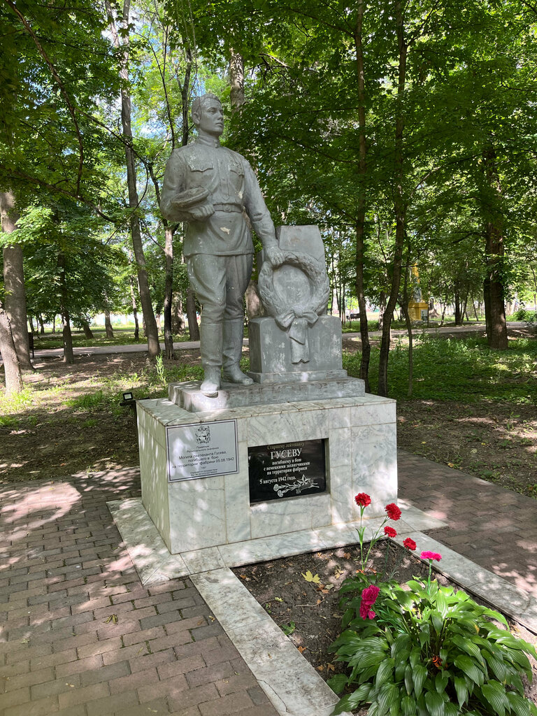 Anıt, heykel Лейтенант Гусев, Nevinnomissk, foto