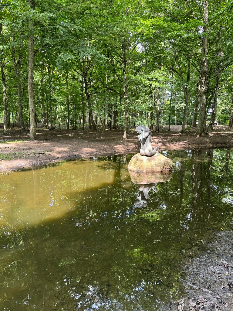 Park, sokak heykeli Русалка, Nesvizh, foto